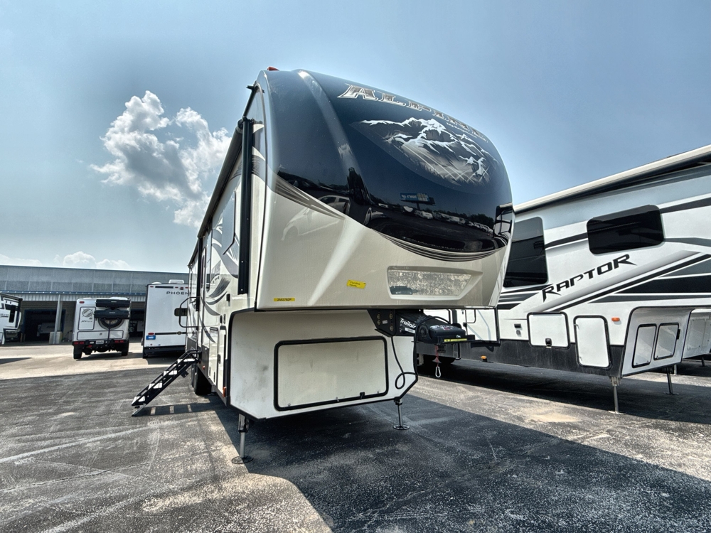 2018 Keystone Alpine 3301GR - Stock #2553782P | Birch Run, MI | Camping World