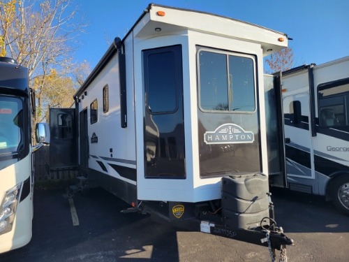 New or Used Crossroads Hampton RVs for Sale - Camping World RV Sales
