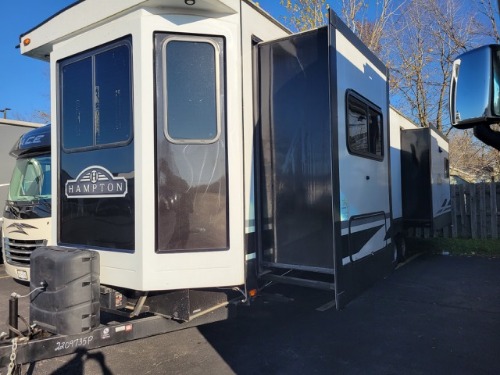 New or Used Crossroads Hampton RVs for Sale - Camping World RV Sales