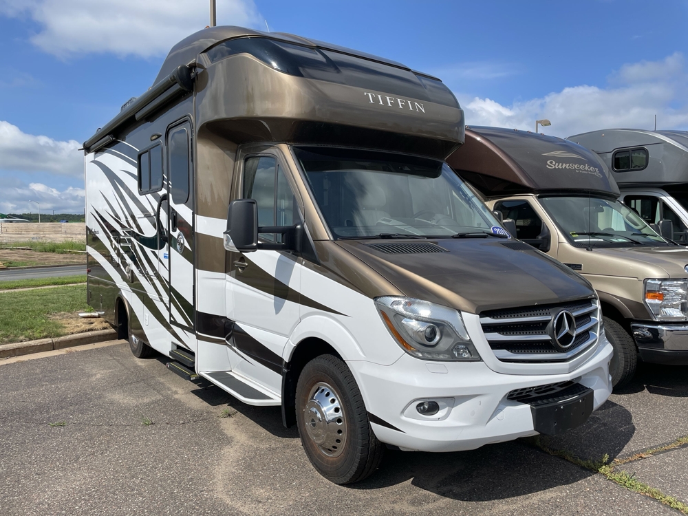 2018 Tiffin Wayfarer 24FW - Stock #2522813P | Eau Claire, WI | Camping ...