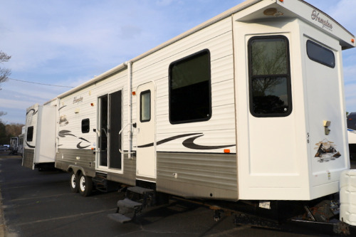 New or Used Crossroads Hampton RVs for Sale - Camping World RV Sales