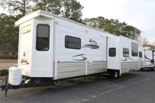 New or Used Crossroads Hampton RVs for Sale - Camping World RV Sales