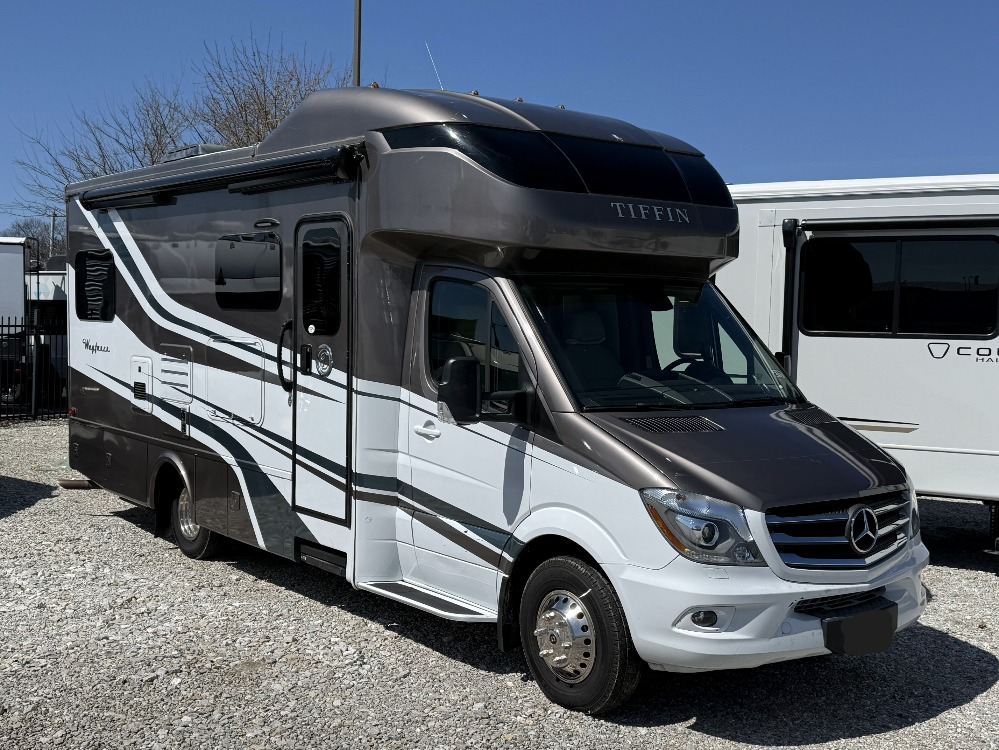 2019 Tiffin Wayfarer 25QW - Stock #2656352Z | Hanover, PA | Camping World