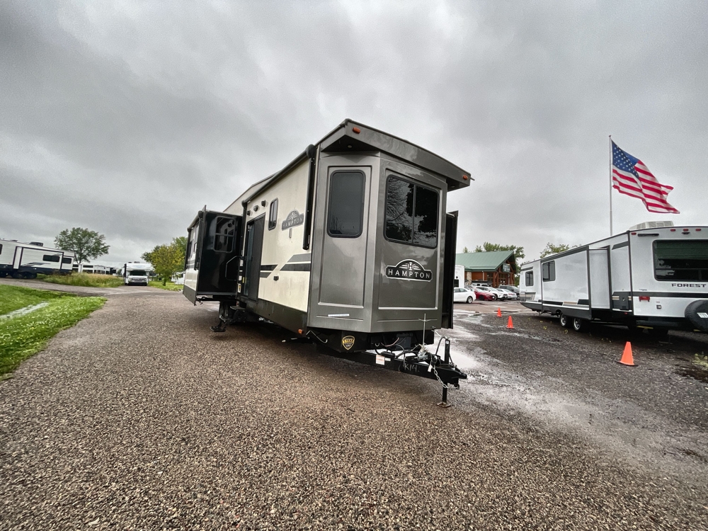 2019 Crossroads Hampton 360FDD - Stock #2576799 | Hugo, MN | Camping World