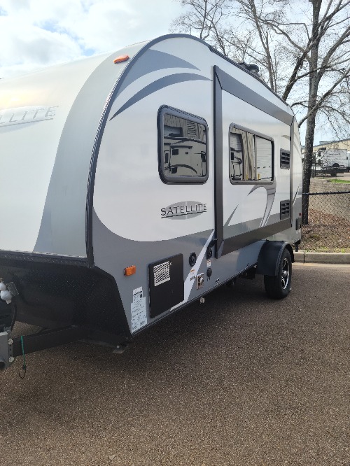 New or Used Starcraft Satellite RVs for Sale - Camping World RV Sales