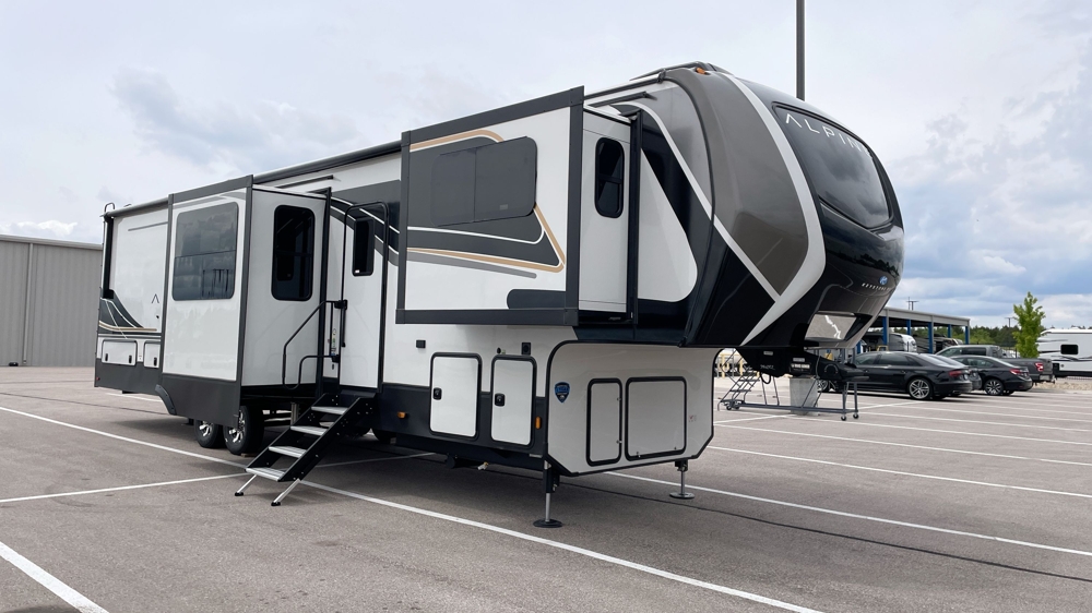 2025 Keystone Alpine 3712KB - Stock #2539784 | Lincoln, NE | Camping World