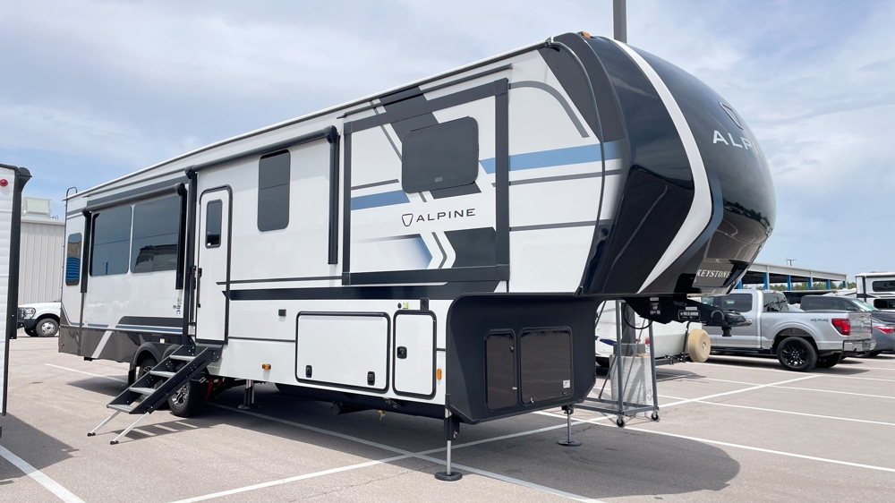 2026 Keystone Alpine 3303CK - Stock #2555906 | Lincoln, NE | Camping World