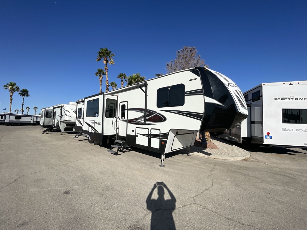 2018 Dutchmen Voltage 3805 - Stock #2531251 | Las Vegas, NV | Camping World