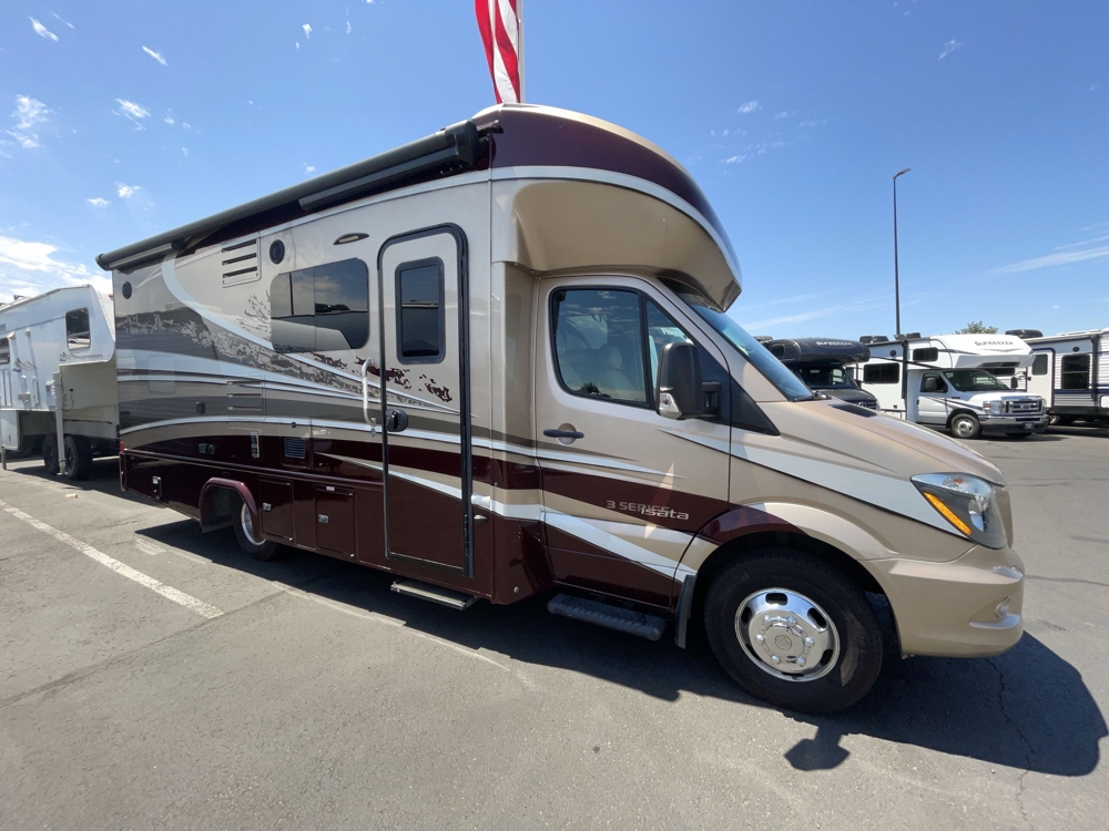 2018 Dynamax Isata 3 24FW - Stock #2571036Z | Medford, OR | Camping World
