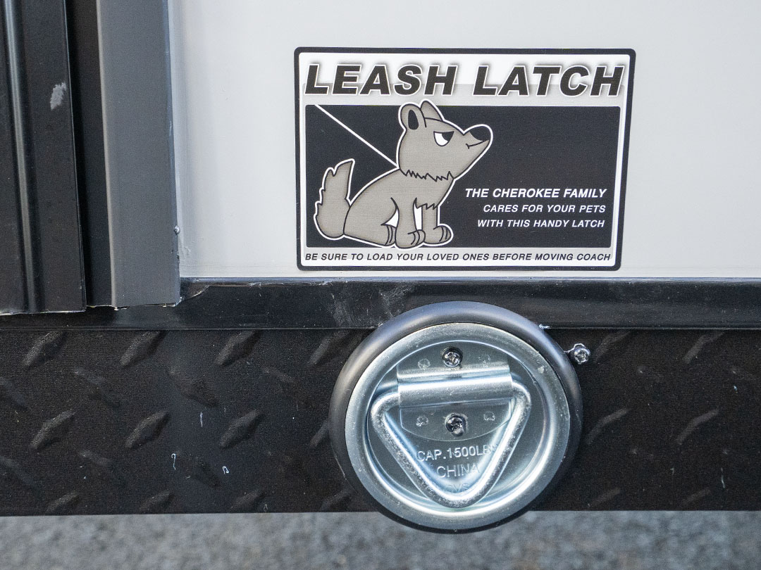 Leash Latch