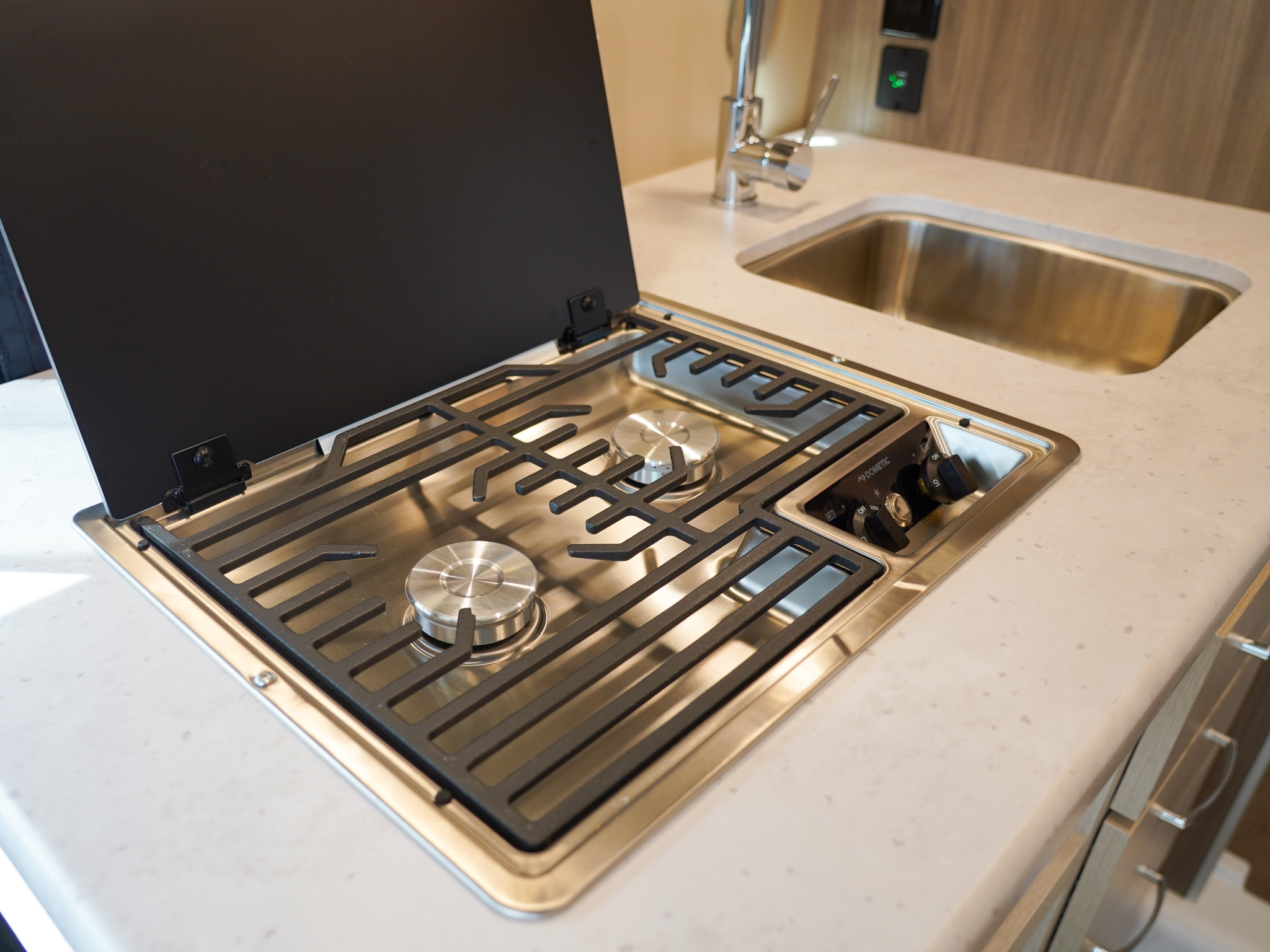 2-burner Cooktop with Cover