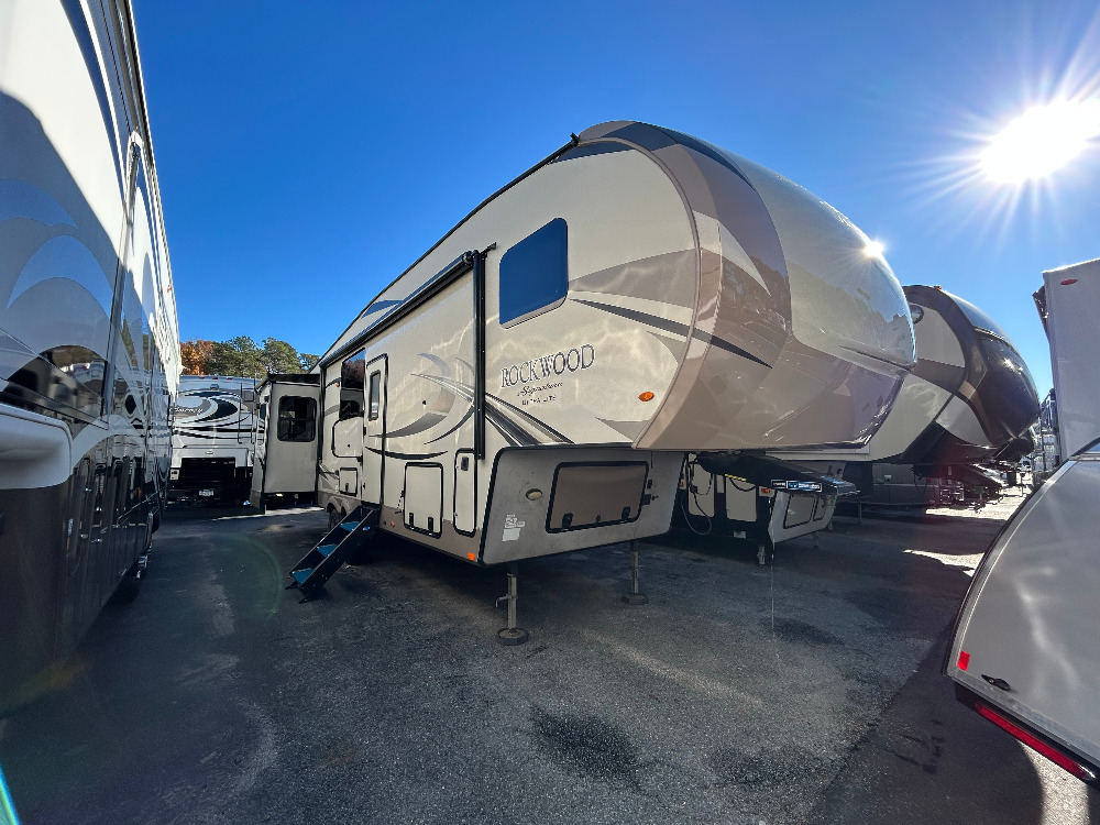 2018 Forest River Rockwood Signature Ultra Lite 8298WS - Stock #2616101 ...