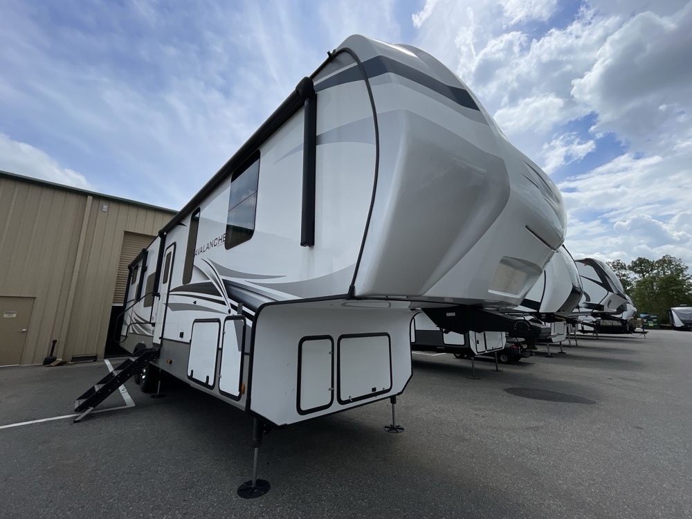 2022 Keystone Avalanche 352BH - Stock #2570394 | Summerfield, FL | Camping World