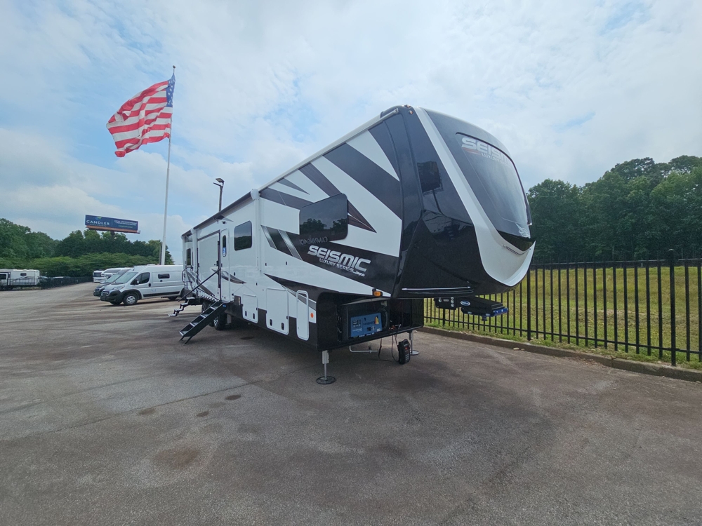 2025 Jayco Seismic Luxury 4113 - Stock #2494625 | Oakwood, GA | Camping ...