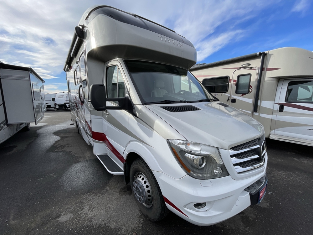 2018 Tiffin Wayfarer 24QW - Stock #2527475P | Pasco, WA | Camping World