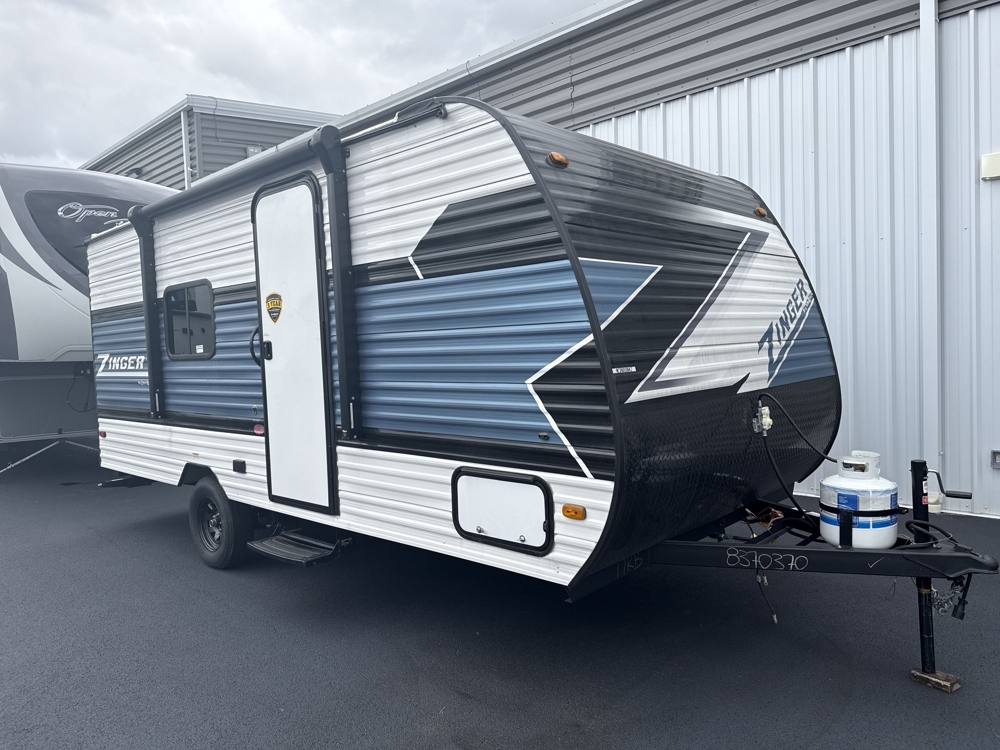 2025 Crossroads Zinger 18RB - Stock #2431504 | Roscoe, IL | Camping World