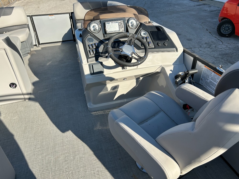 Sylvan L Series L-5 DLZ BAR - Camping World of Springfield MO - 2375012