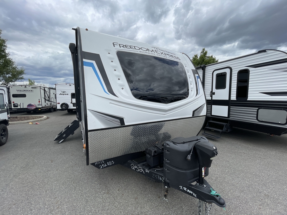 2023 Coachmen Freedom Express Ultra Lite 252RBS - Stock #2568097C ...