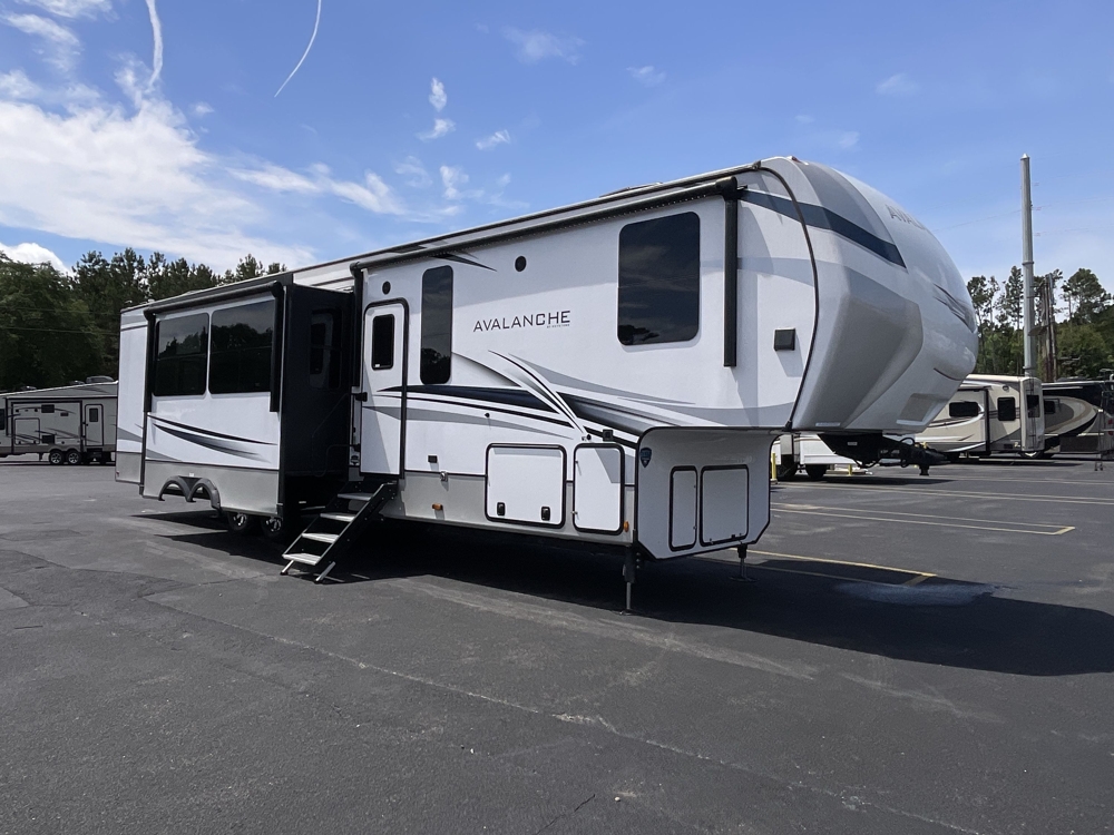 2023 Keystone Avalanche 390DS - Stock #2553143 | Midway, FL | Camping World