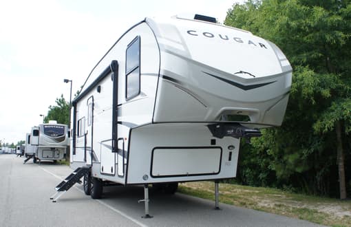 New Fifth Wheel RVs for Sale | RVs.com