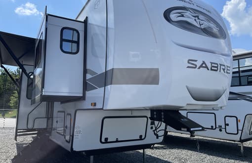 New Fifth Wheel RVs for Sale | RVs.com