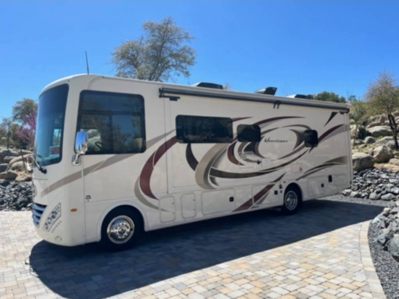 2018 THOR MOTOR COACH HURRICANE 29M - Good Sam RV Rentals