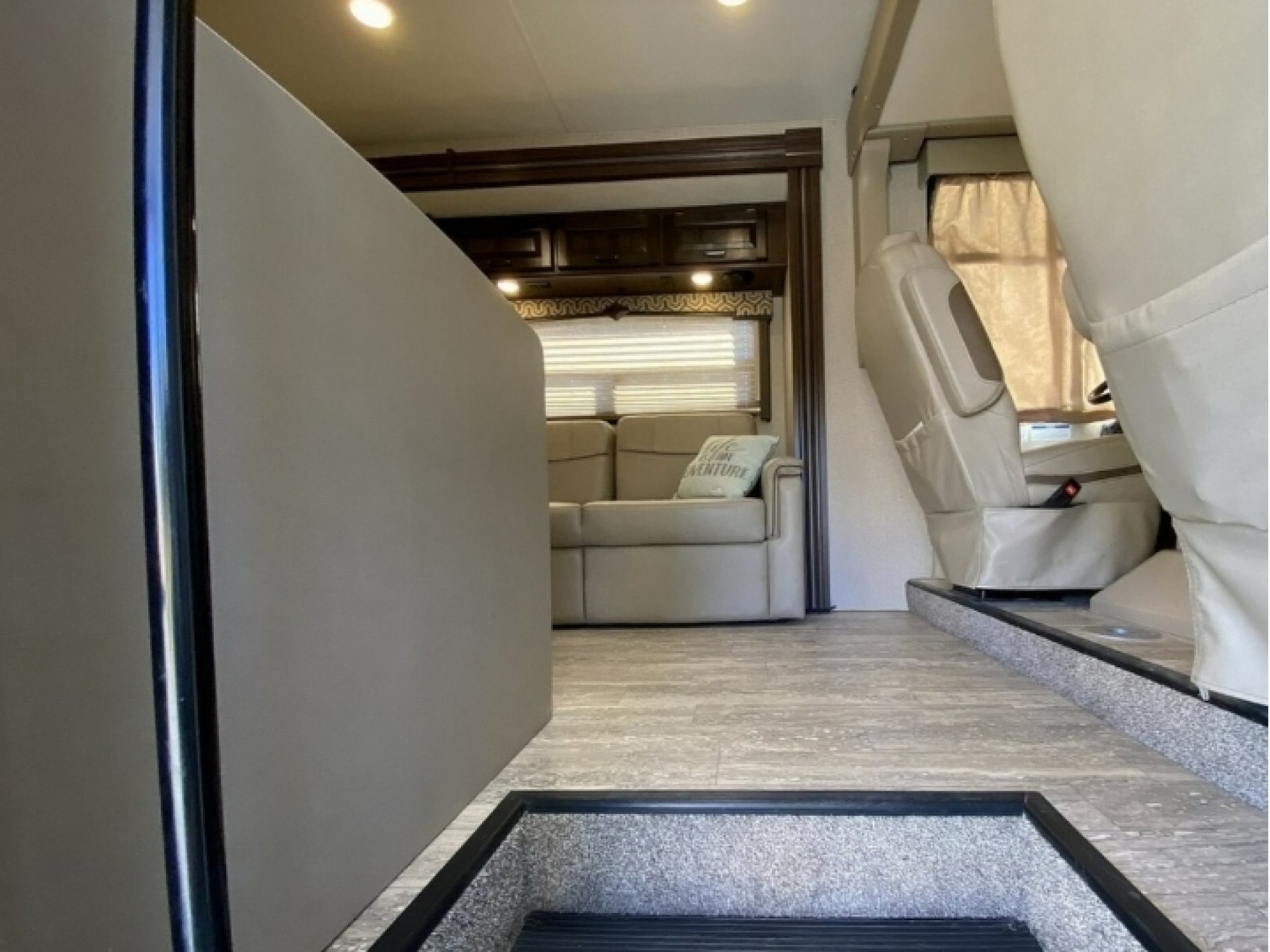 2018 THOR MOTOR COACH HURRICANE 29M - Good Sam RV Rentals