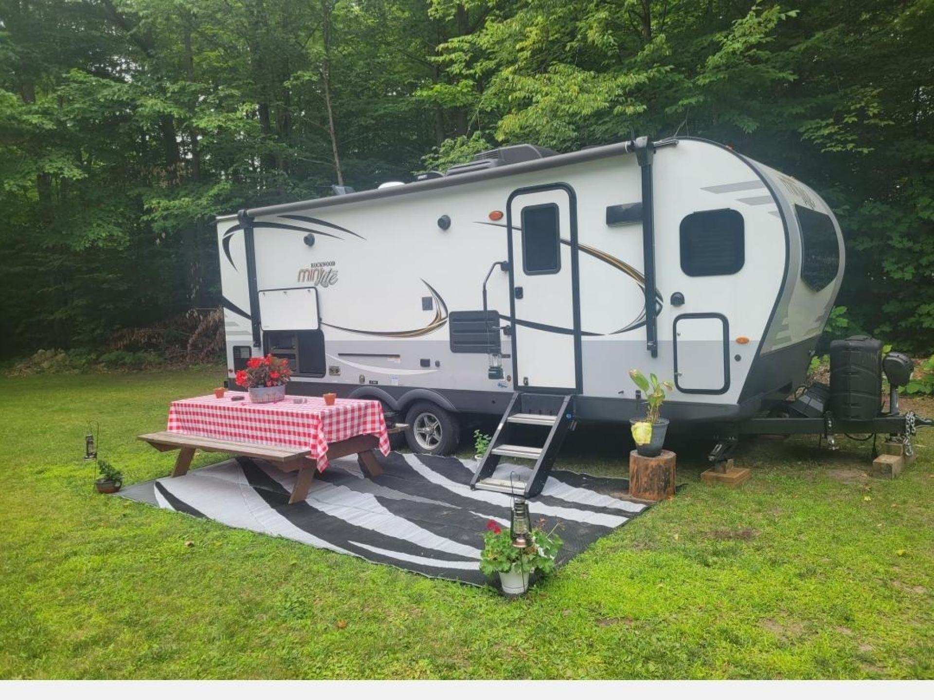 2021 FOREST RIVER ROCKWOOD MINI LITE 2506S - Good Sam RV Rentals