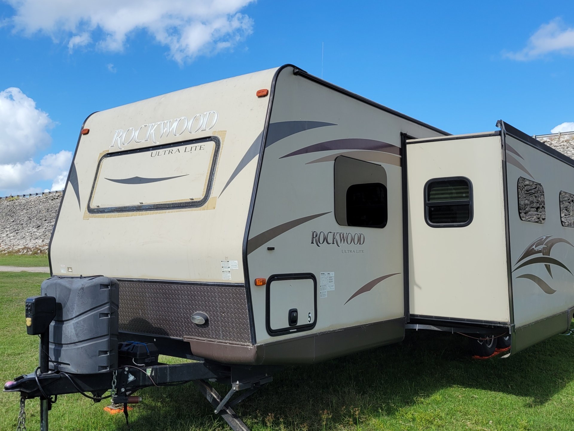 2015 FOREST RIVER ROCKWOOD ULTRA LITE 2905SS - Good Sam RV Rentals